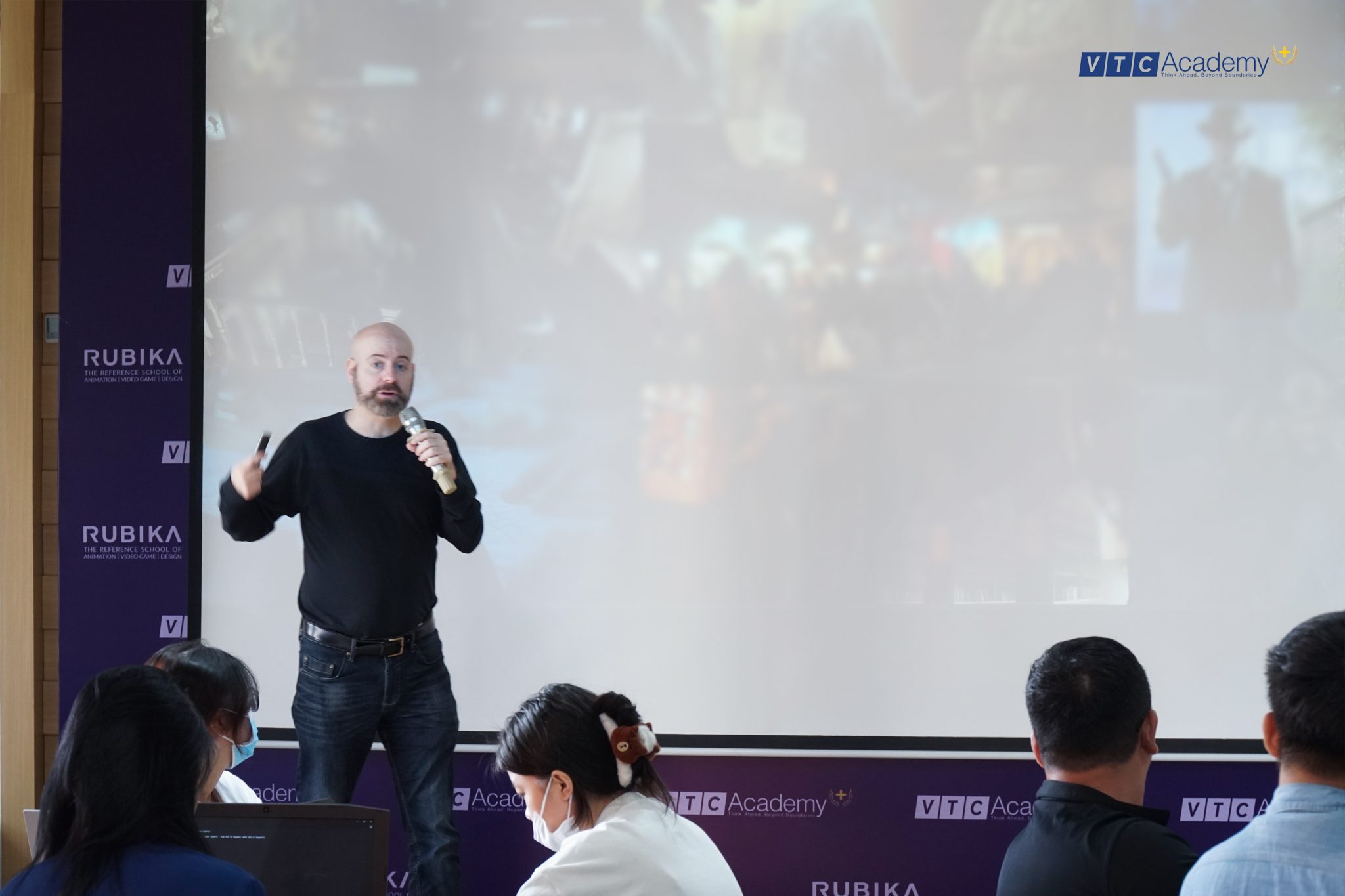 “Nâng trình” xây dựng cốt truyện cùng đạo diễn nổi tiếng Guy-Roger Duvert